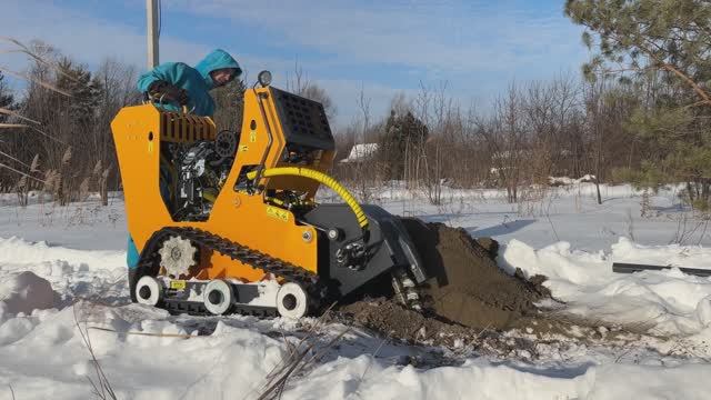 Новинка! Самоходный траншеекопатель BAUMECH ТКС1