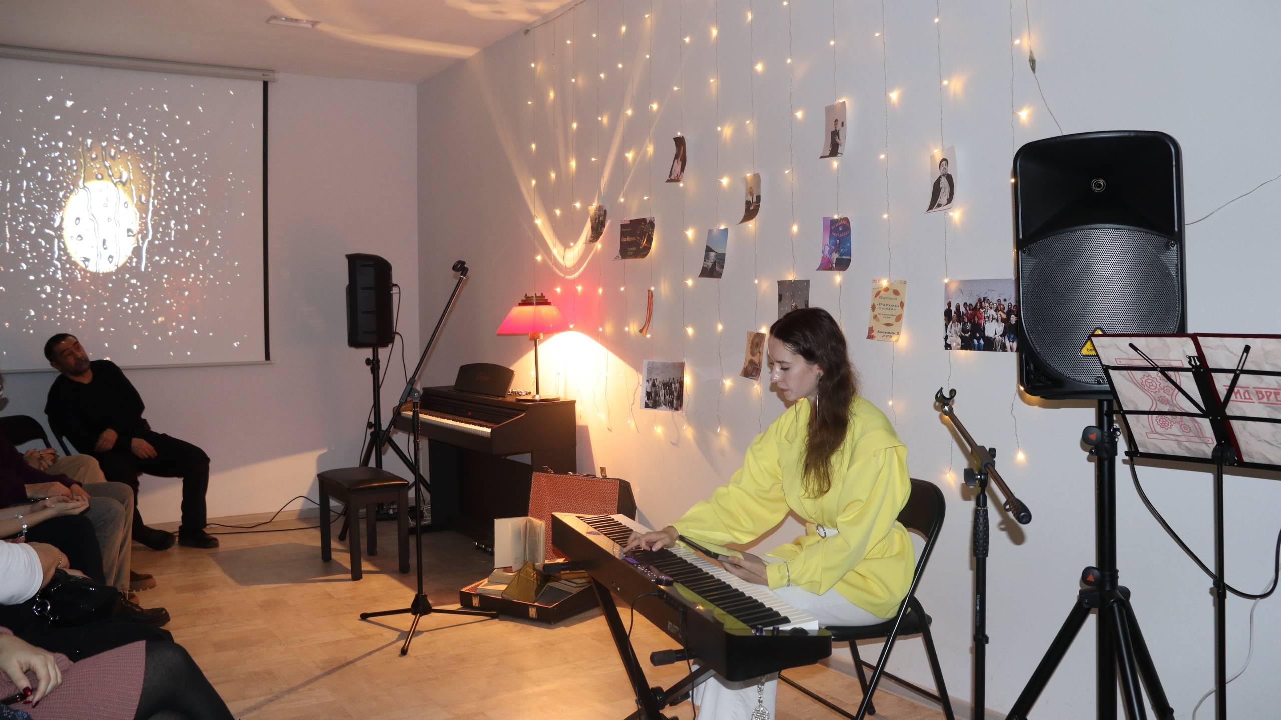 Играет Юлия Яневич