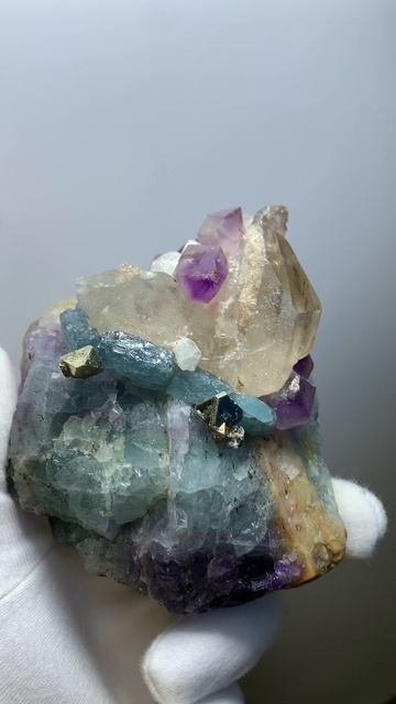 Композиция из камней и кристаллов  Coolcrystals