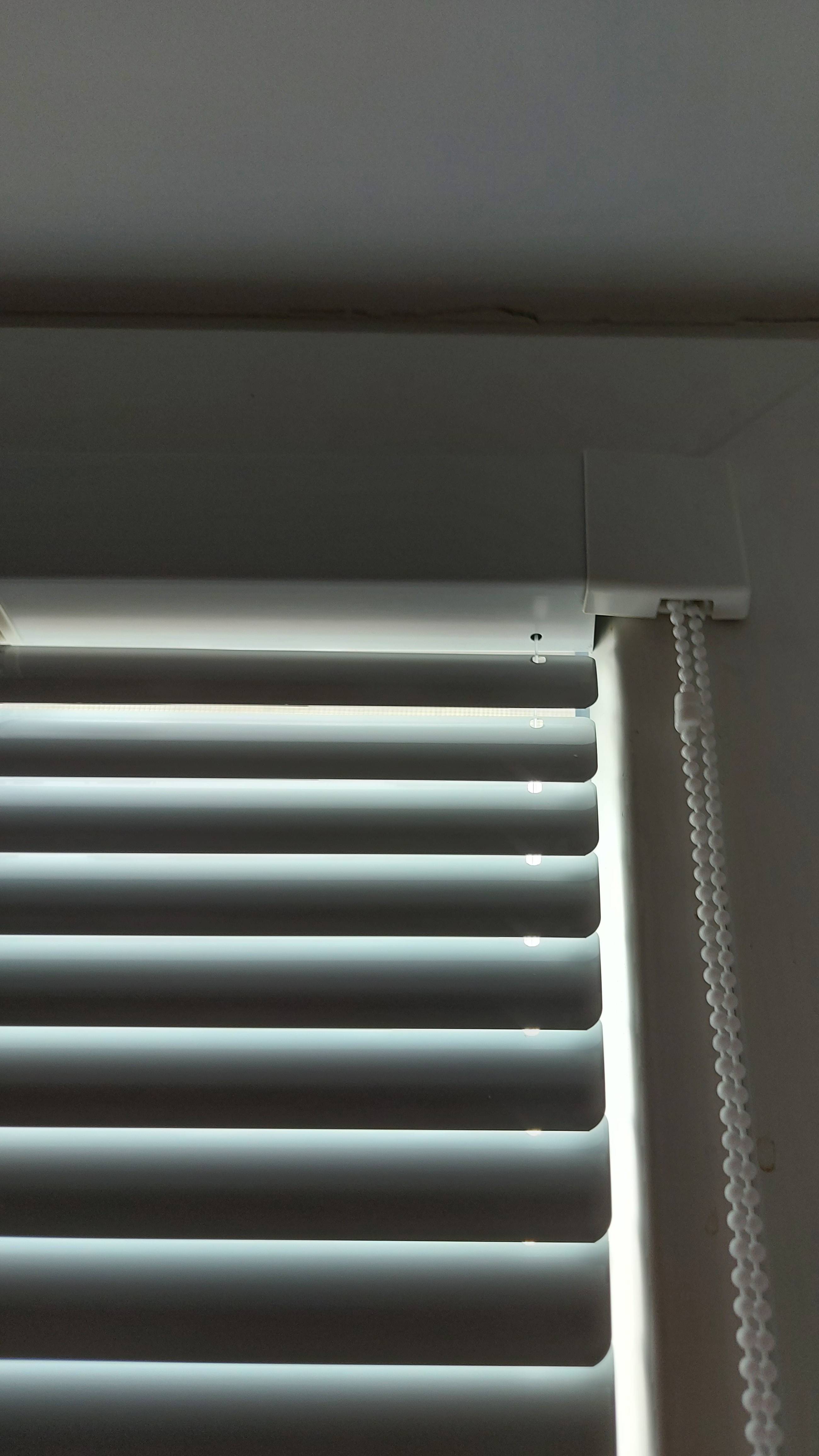 Кассетные горизонтальные жалюзи Исотра 25мм. Цвет Белый.