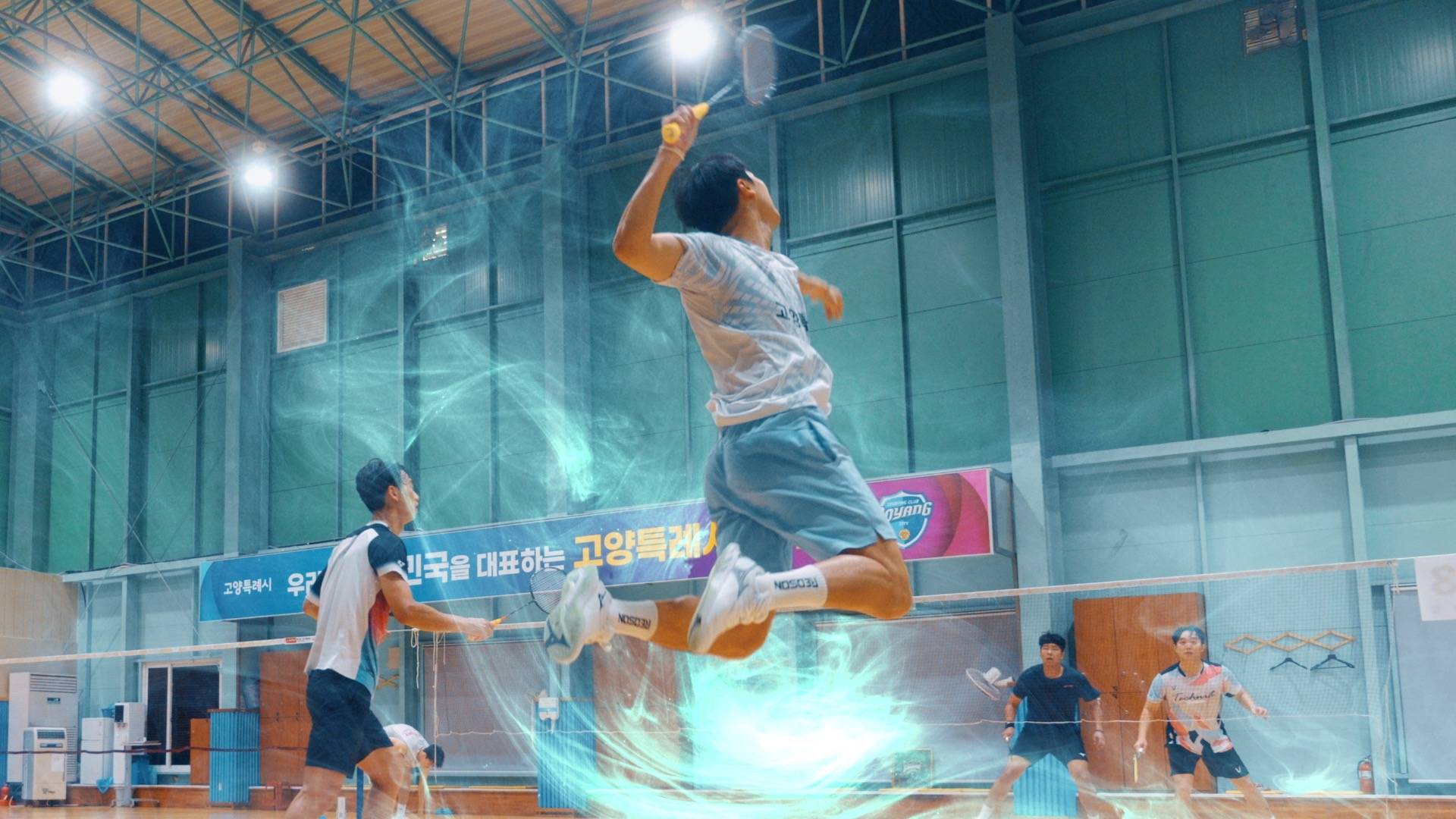 Матч по бадминтону. Атака против защиты! Какой стиль бадминтона победит?