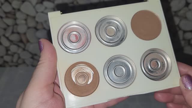 Косметика для лица, затертая до дыр…..