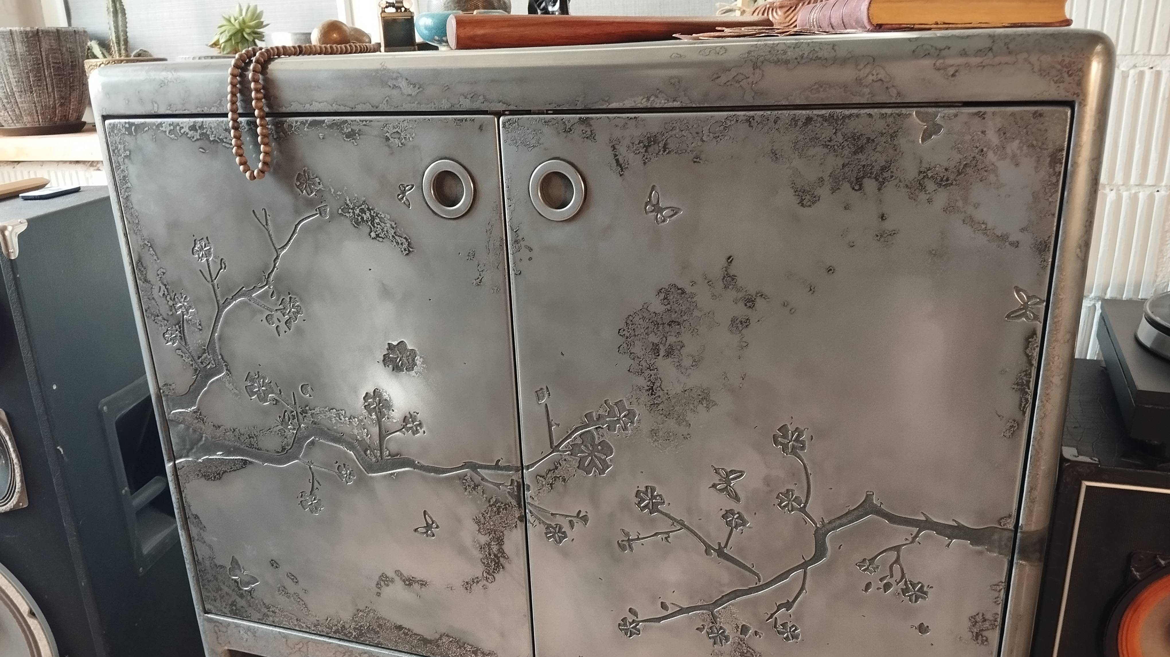 Арт-объект "Вишня и бабочки"