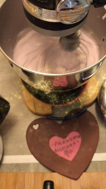 Будет фиалковый зефир..