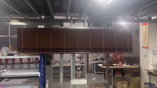 Широкие деревянные жалюзи