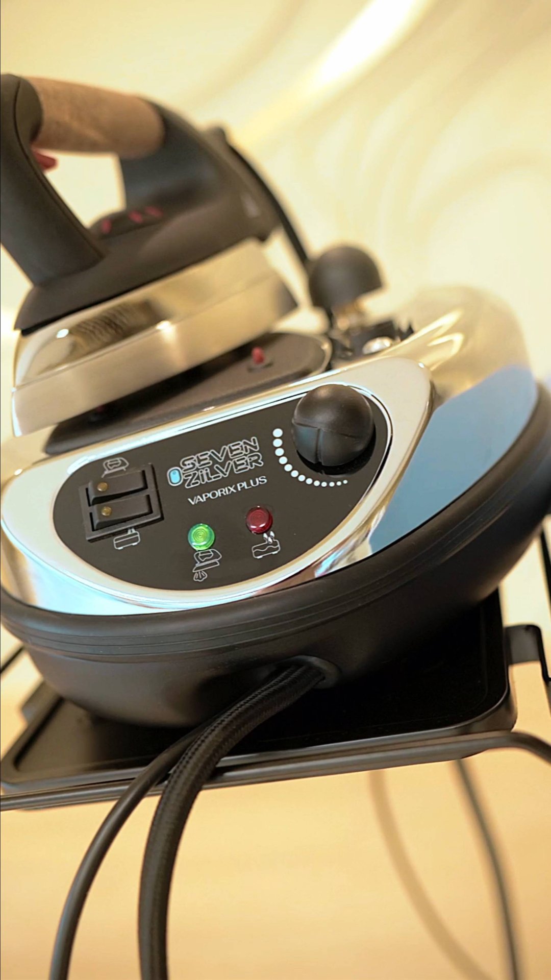 Профессиональный парогенератор с утюгом Seven Zilver Vaporix Plus