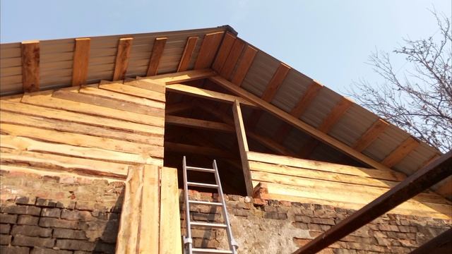 фронтон закрыли