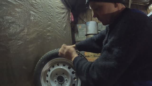 Колесо. Приспособление для откручивания гаек.