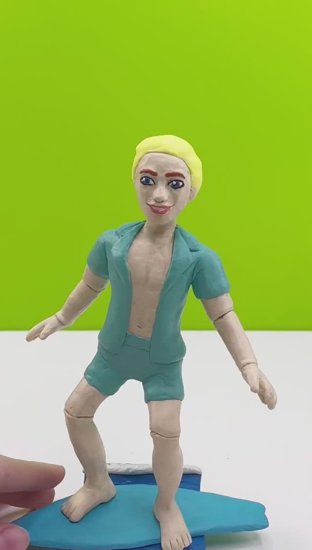 Райан Гослинг в роли Кена в Пляжном костюме из фильма Barbie ► ИЗИ Лепка #shorts