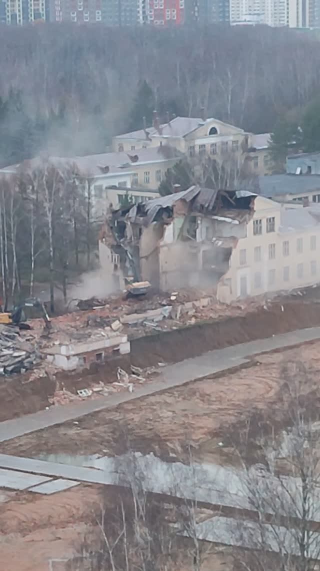 Снос санатория № 14 Был построен в начале 1960-х годов  RIP 07.11.2025.Территория пойдёт под застрой