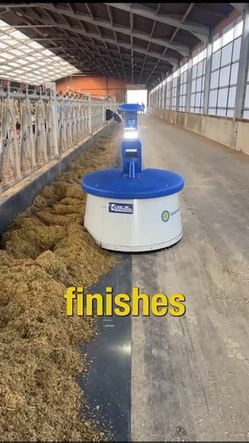 Это мой новый робот для подталкивания кормов.