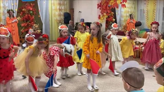 Праздник Осени в старшей группе №8 "Гномики"