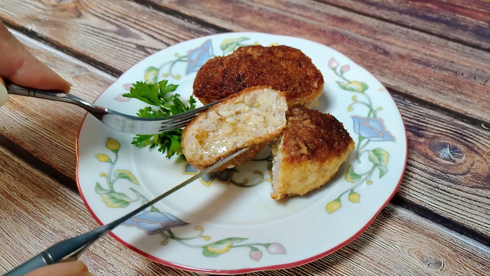 Не получаются ПЫШНЫЕ СОЧНЫЕ КОТЛЕТЫ? Маленькая хитрость поваров.