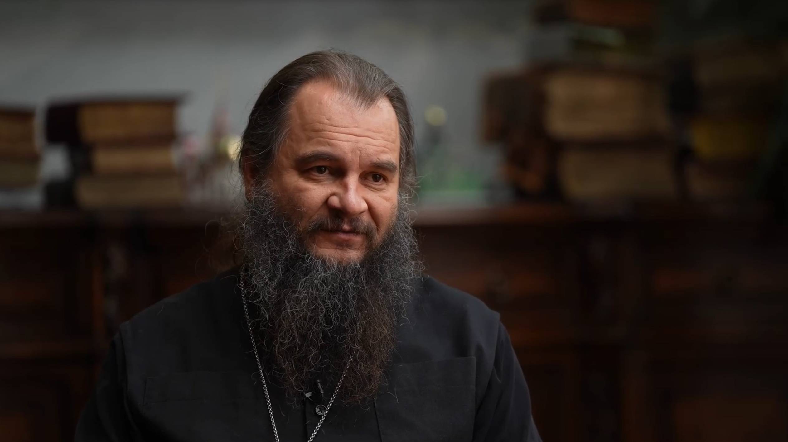 Все прихожане стремятся ко Господу... и тебя туда вовлекают