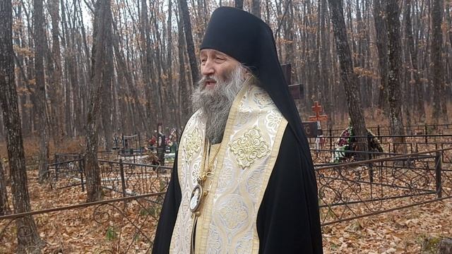 Проповедь владыки Гурия по почившей монахине Евфросинии на монастырском кладбище с. Таёжка