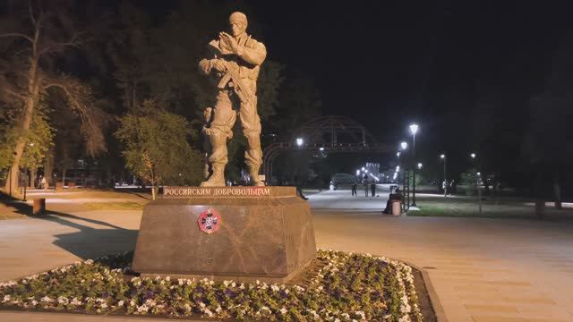 Луганск.  Л Н Р | Прогулка Сквер имени Героев Молодой гвардии "Бывший ВЛКСМ" Время Молодёжи|4K SDR