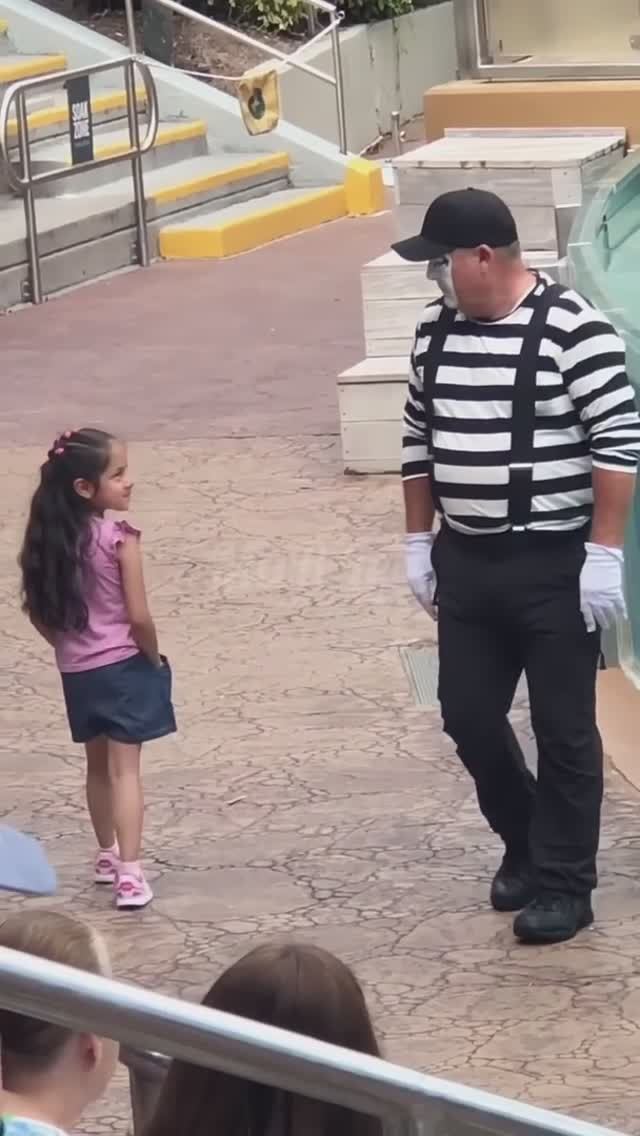 Tom the mime