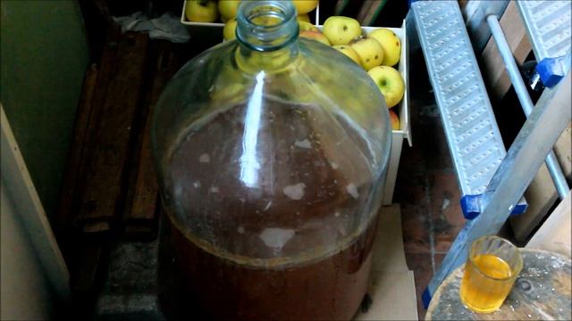 Яблочное вино на балконе