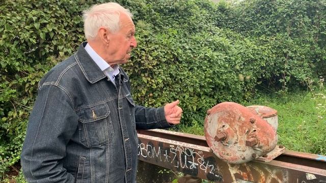 Это не ржавая штуковина, а памятник шандору