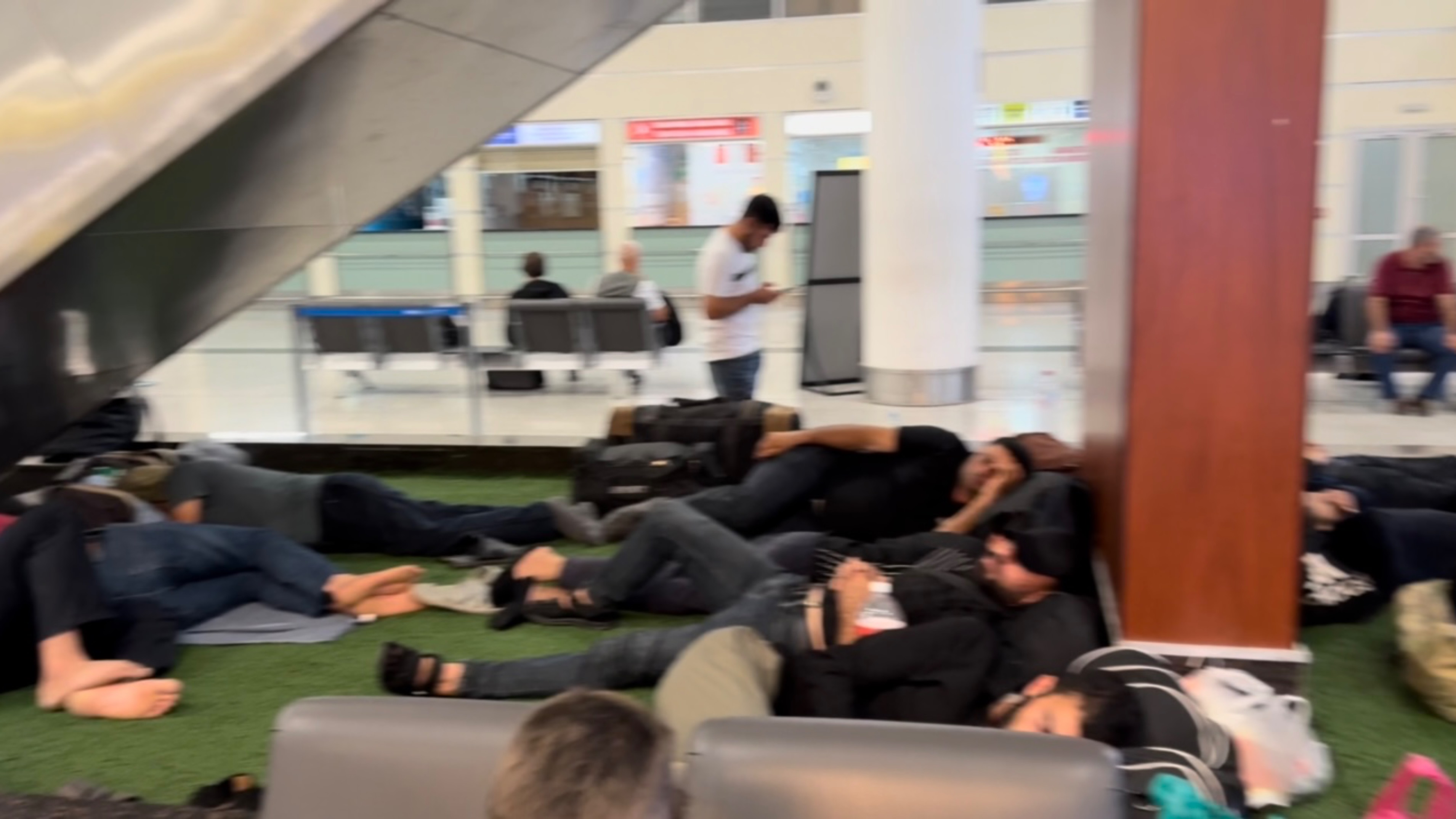 Международный аэропорт в Тбилиси - сонное 😴 царство!