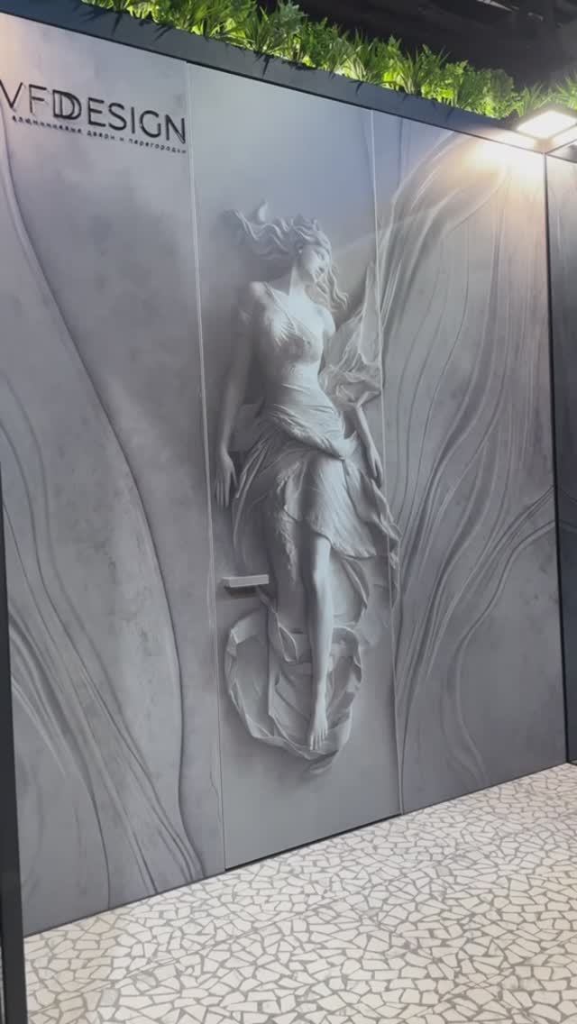 Дверь как искусство. Скрытая дверь с принтом на алюминиевой панели.