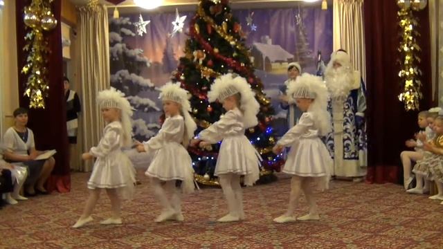 Сюрпризный момент к году лошадки. Вручение подарков. Танец лошадок в детском саду.