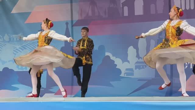 Русский народный танец Барыня - анс. Красно солнышко