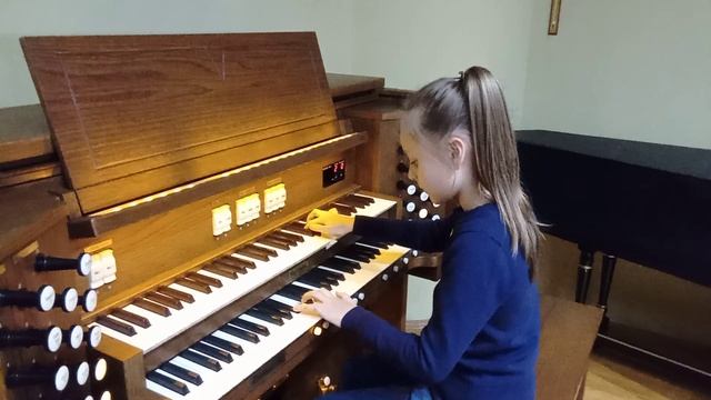 Теона ШАЛИНА, 8 лет (орган). К. Гурлитт - Серенада