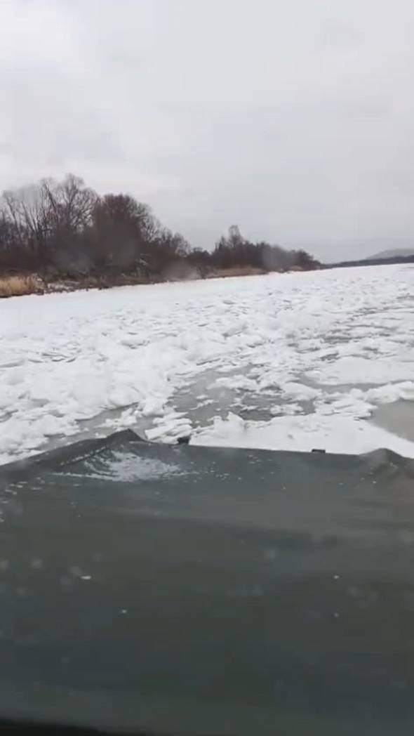 Рыбалка на первом льду Ангары с аэролодкой Л15 Торнадоаэро