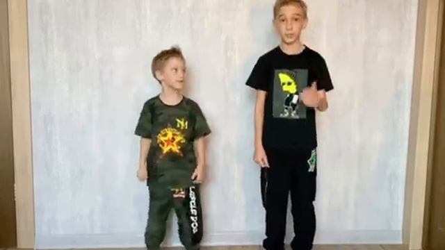 4. Зарядка на английском с малышом Часть 2