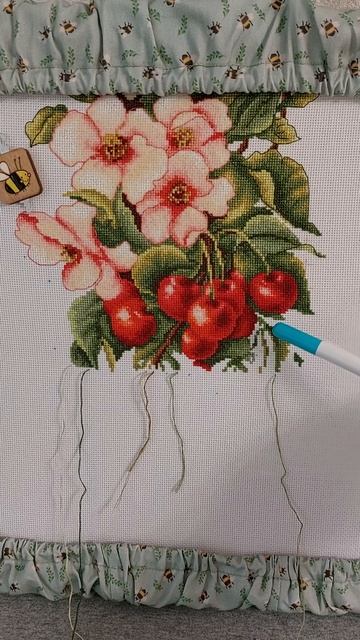 Переставила куснапы, глубоко вдохнула и... Процесс вышивки  "Композиция с черешней" 🍒🌸