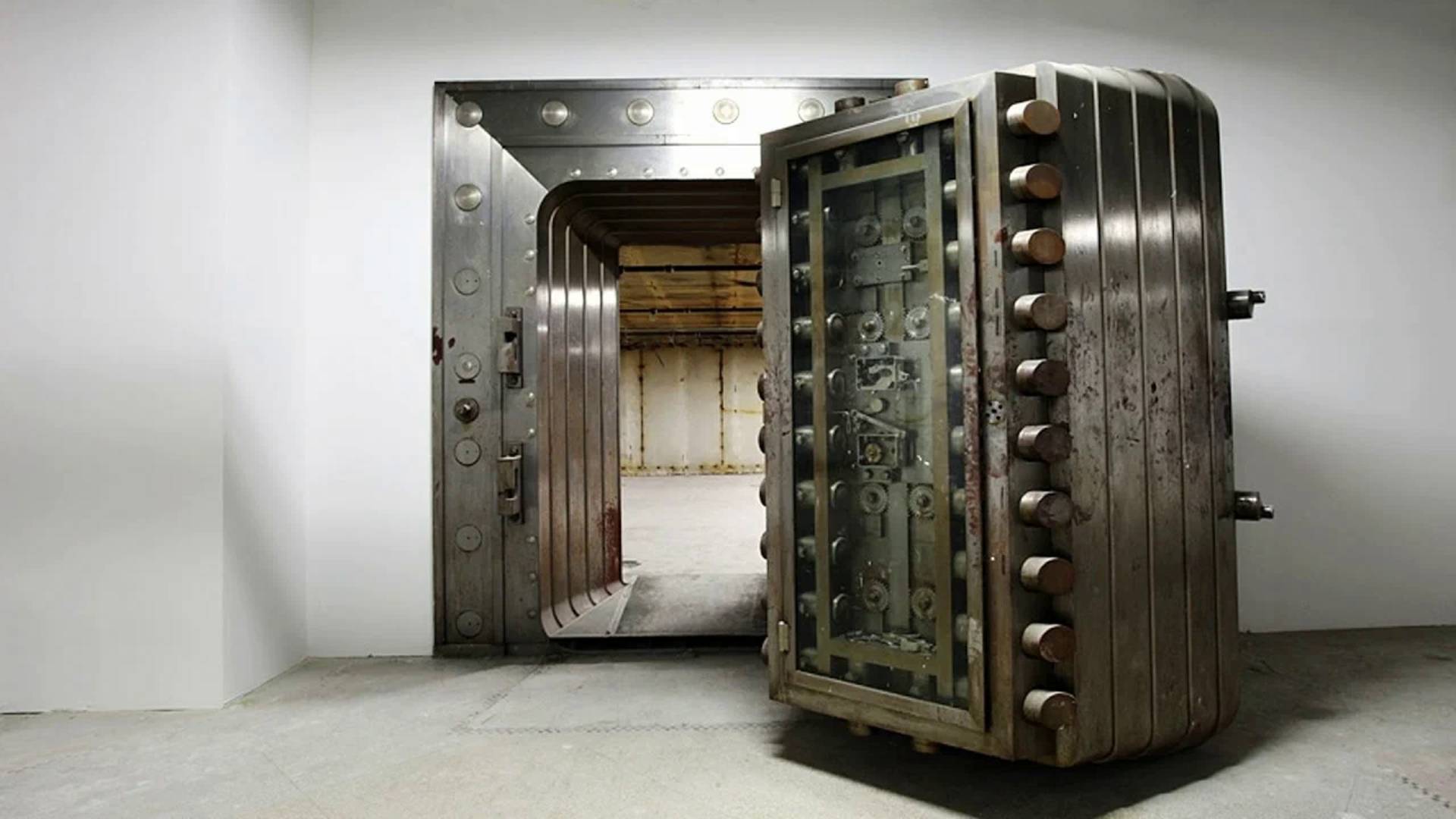 24 Сварные металлические двери