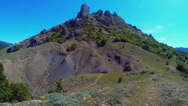 Прогулка вдоль горы Таракташ.Село Дачное. Судакский регион. Май 2025.