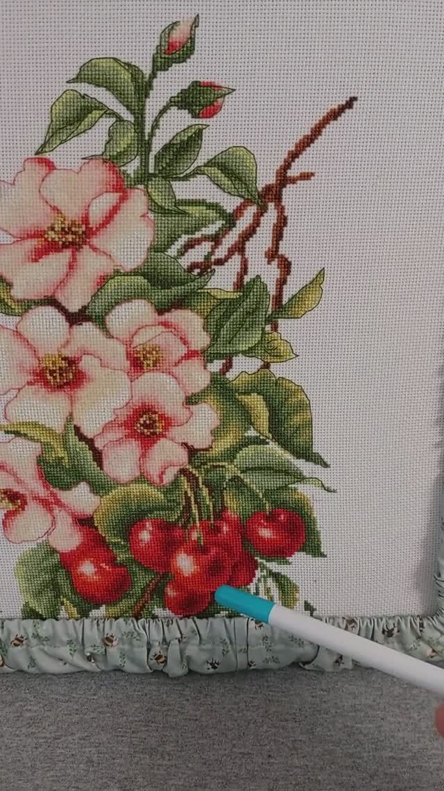 Средняя часть с черешнями ГОТОВА 🥳 Процесс вышивки крестом от Лука-с "Композиция с черешней" 🍒🌸