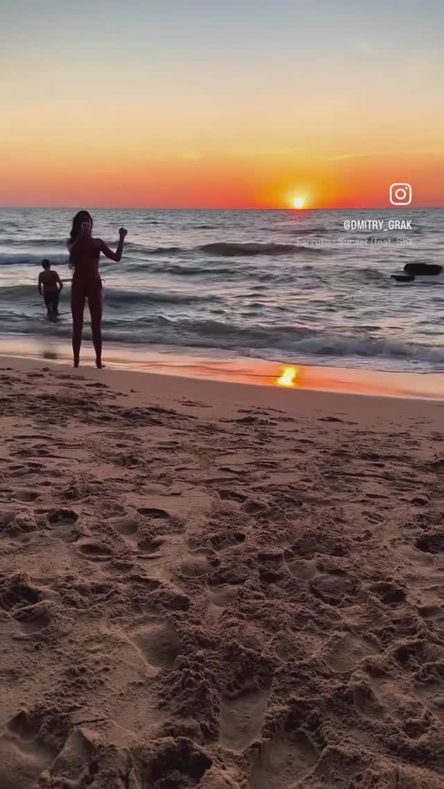 Закат Фукуок Вьетнам Танцующая девушка