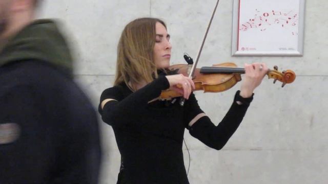 Violin. Performed by a professional. Moscow Metro. Episode 5