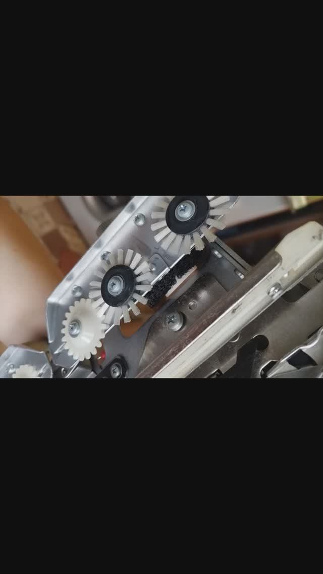 Щётки вязальной машины Silver Reed SK 313 в каретке