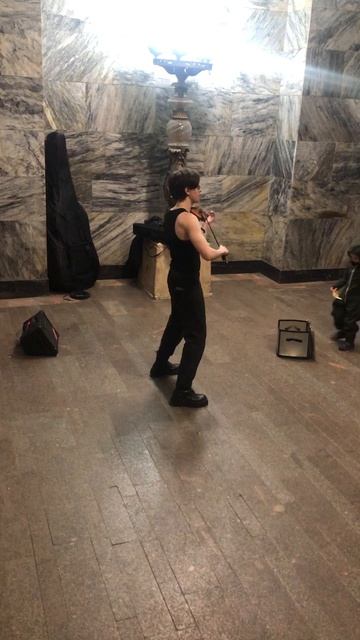 Скрипка в метро. Бессонница, зачем охотиться на людей?