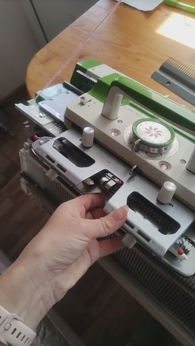 Краткий визуальный обзор вязальной машины Silver Reed SK 313