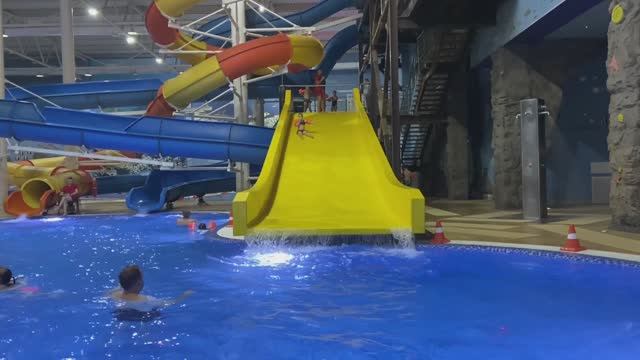 Ульяна на каникулах. Аквапарк
