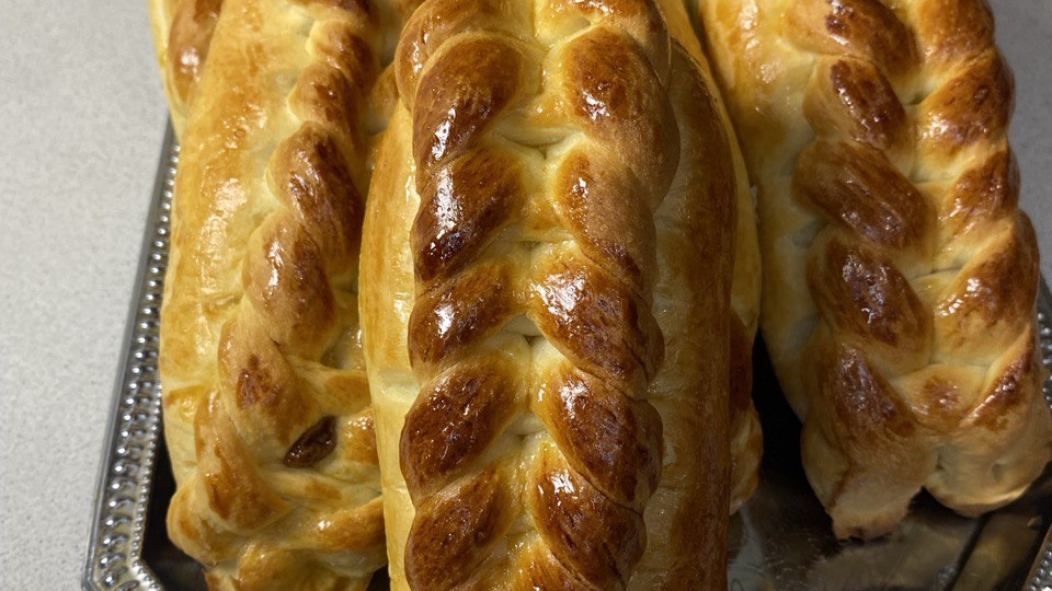 Сдобные булочки с вареной сгущенкой.Дрожжевое тесто.