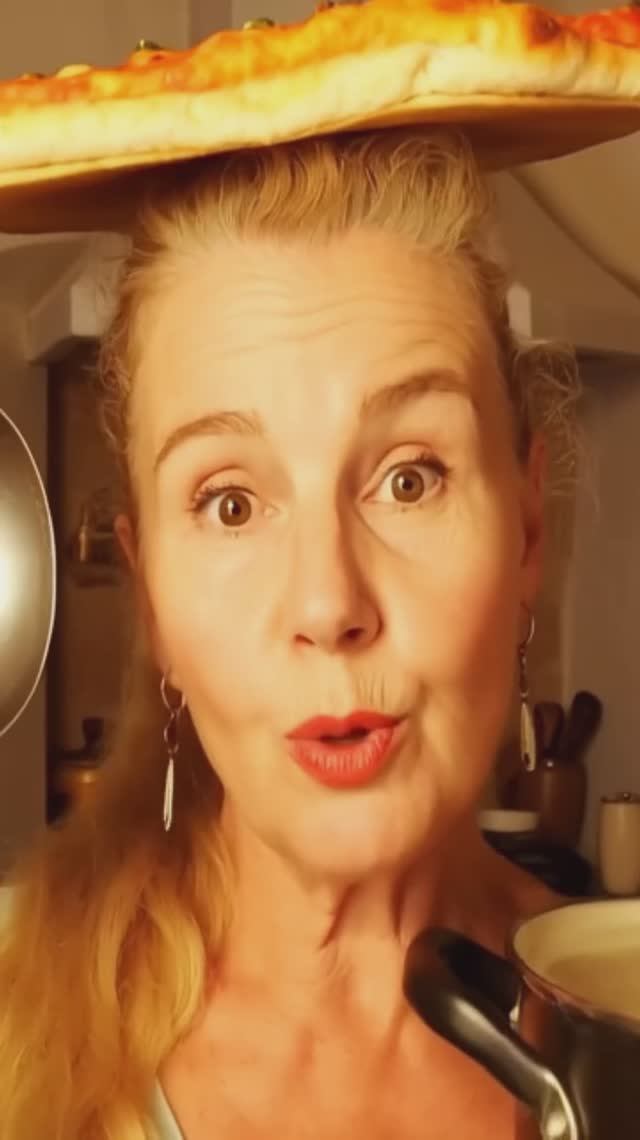 САЛЬСА на кухне или самореализация "психолога" ЛАРЫ(63 года) из Гроссето, Италия 🤣🤣🤣