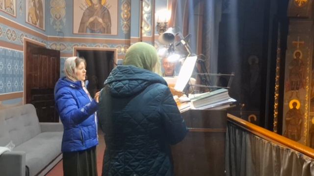 "Достойно есть" подобен "Волною морскою"