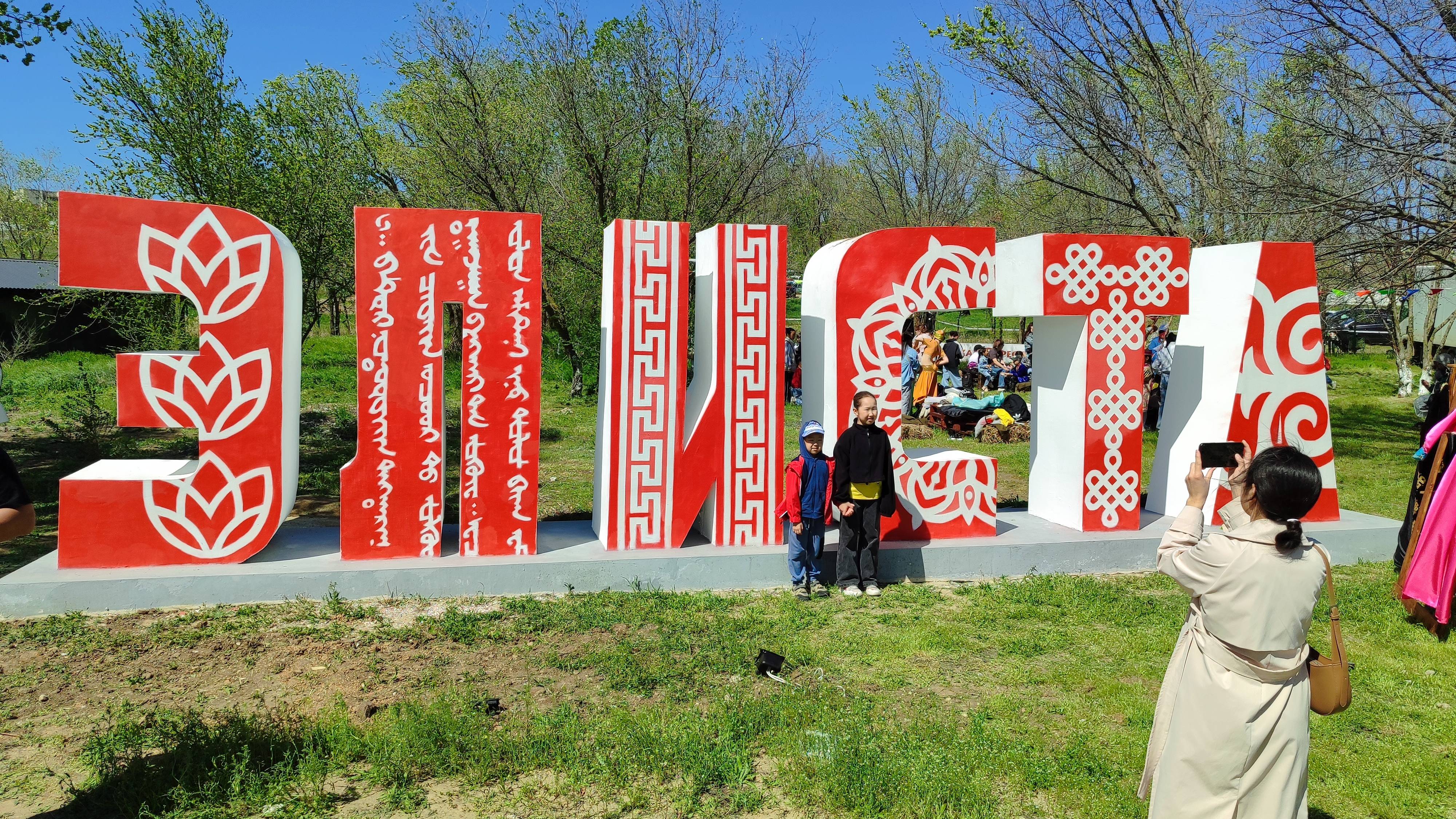 Перед премьерой клипа