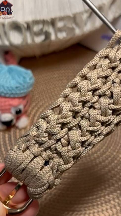 Вот на пенсии сижу и вяжу, вяжу, вяжу