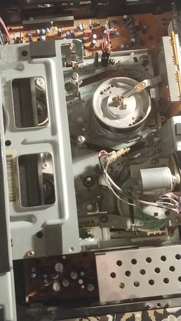 Daewoo DV-F44D отдает кассету обратно