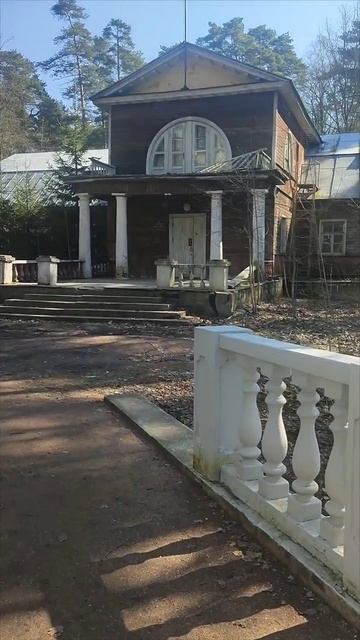 Вилла Айнола — деревянный особняк с прудом, плотиной и небольшим водопадом в Зеленогорске.