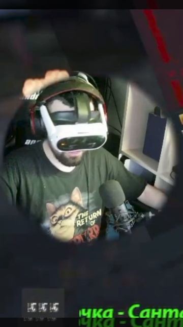 Кот тестирует амортизирующие свойства хозяина