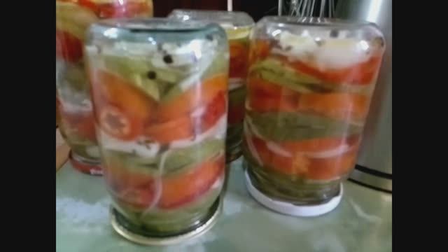 ЗАГОТОВКИ НА ЗИМУ!! САЛАТ АССОРТИ ИЗ ПОМИДОР, ОГУРЦОВ, БОЛГАРСКОГО ПЕРЦА, ЛУКА. КРАСКИ ЛЕТА 👍👍👍