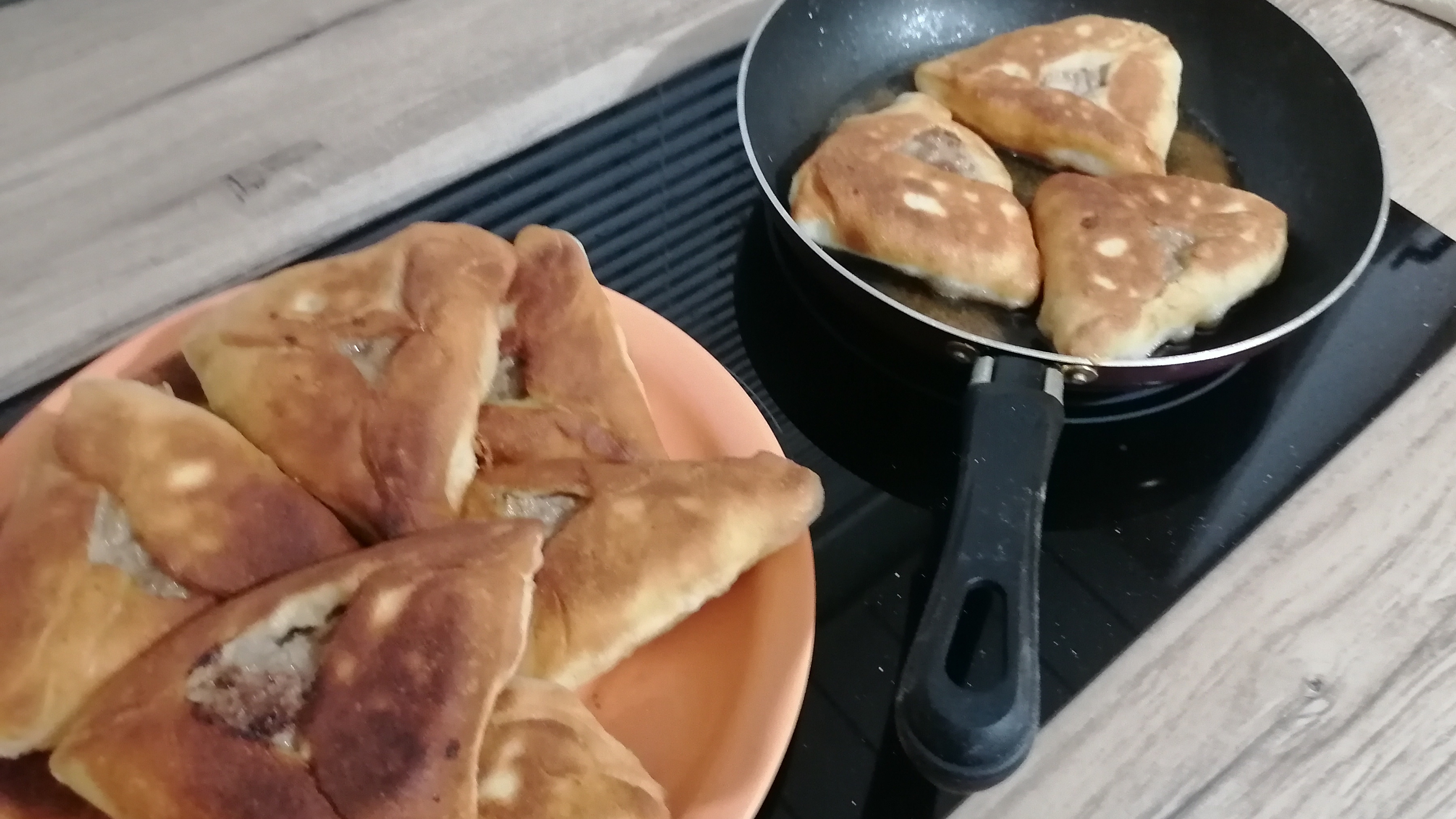 Ура. Выпал снег. Готовим беляши.